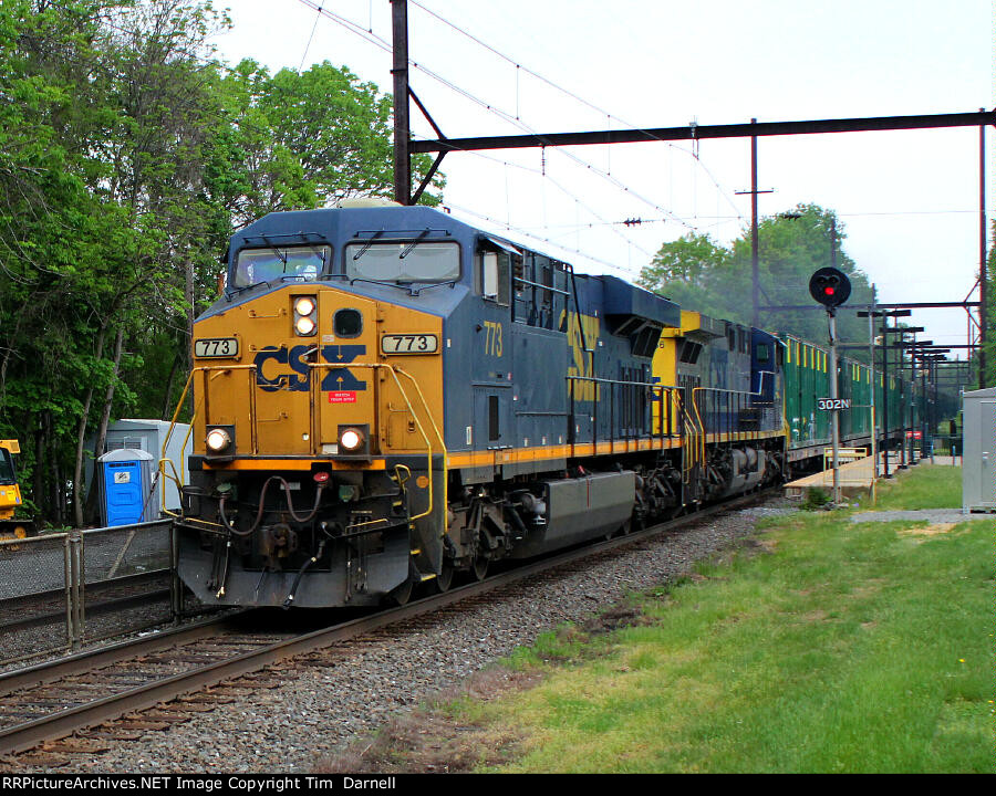 CSX 773 on Q703